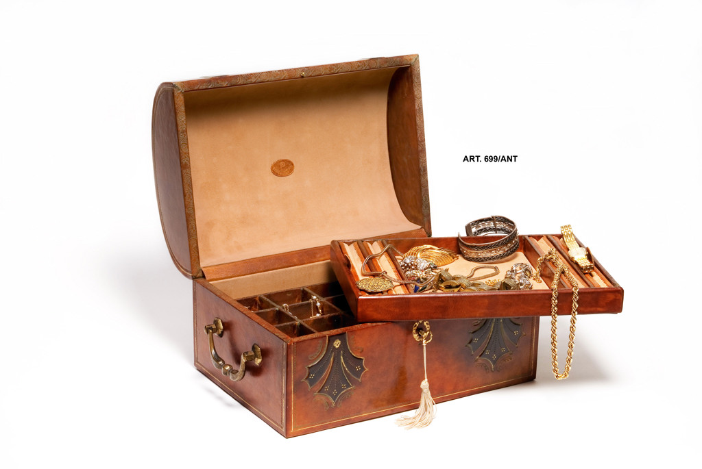 Medieval jewelry trunk with lock