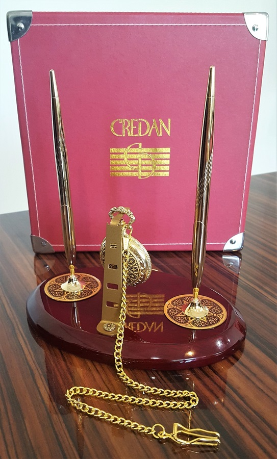 Luxury pens holder with clock Saint Exupery
