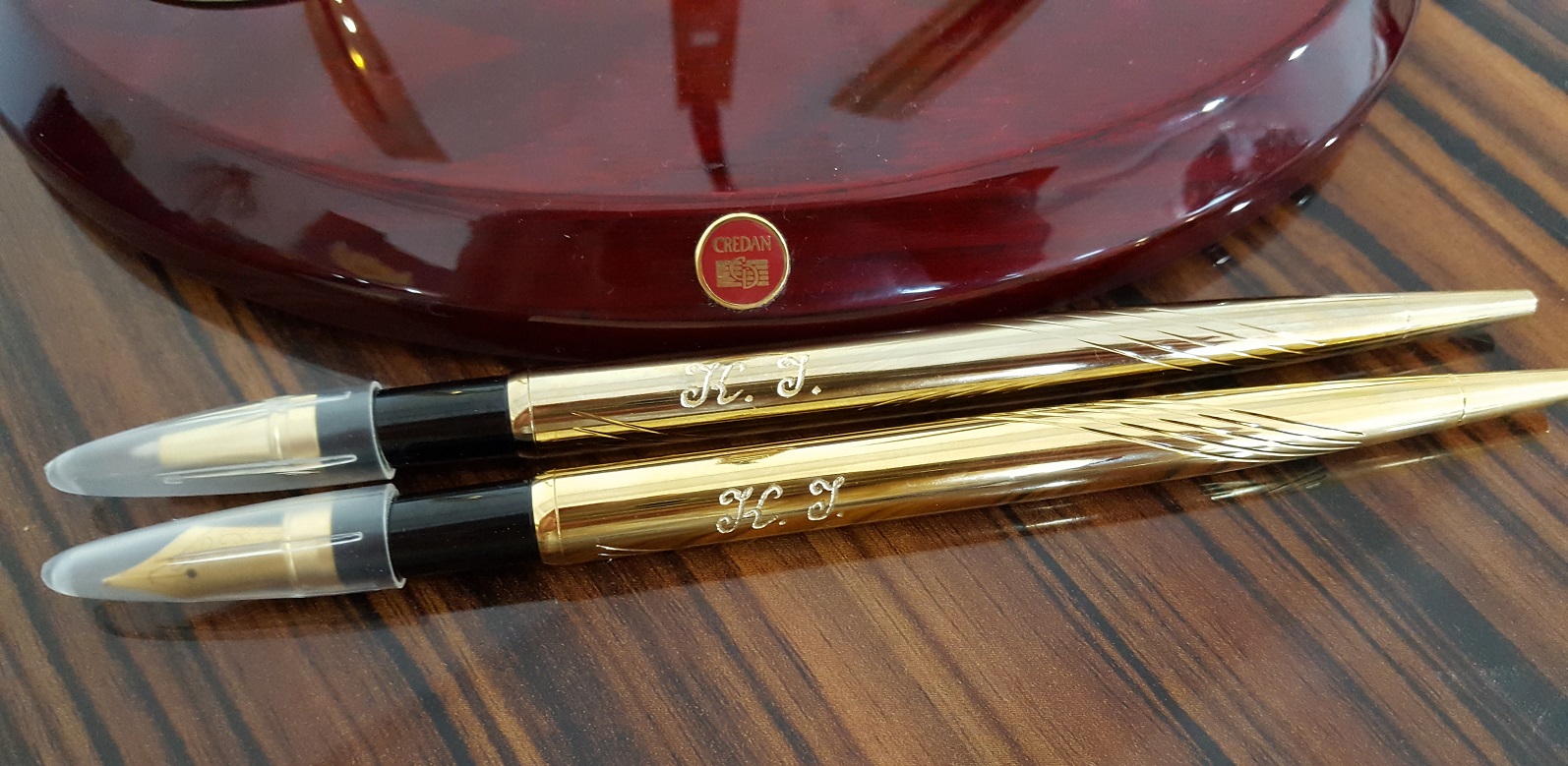 Luxury pens holder with clock Saint Exupery