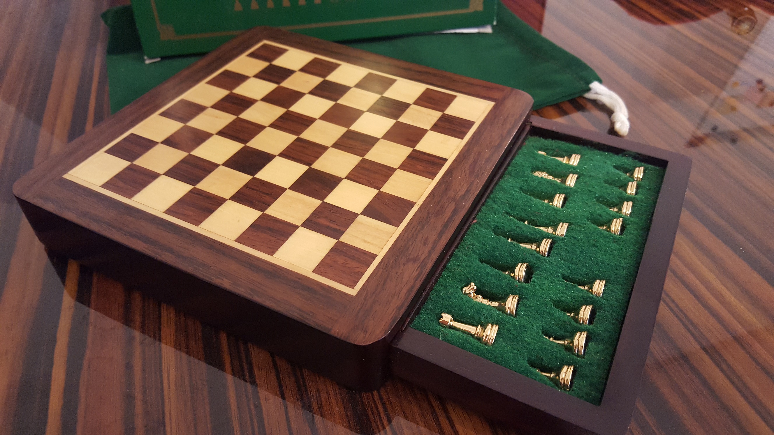 Magnetic chess set with board and drawer G-1061