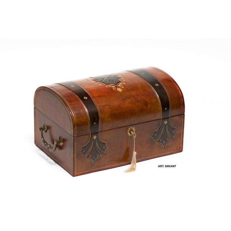 Medieval jewelry trunk with lock