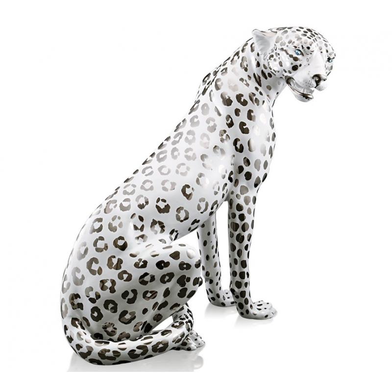 Leopard beautiful figurine