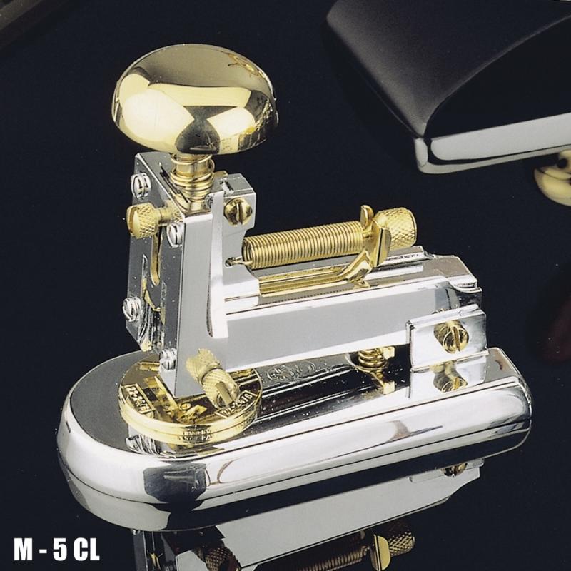 Exclusive set of desk accessories – chrome and gold – for a CEO